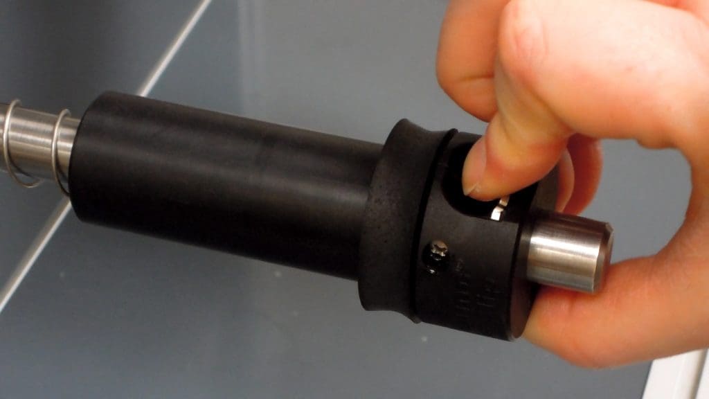 Small, powerful, black – The Uhing U-Clip with Elasto Ring – IWMA